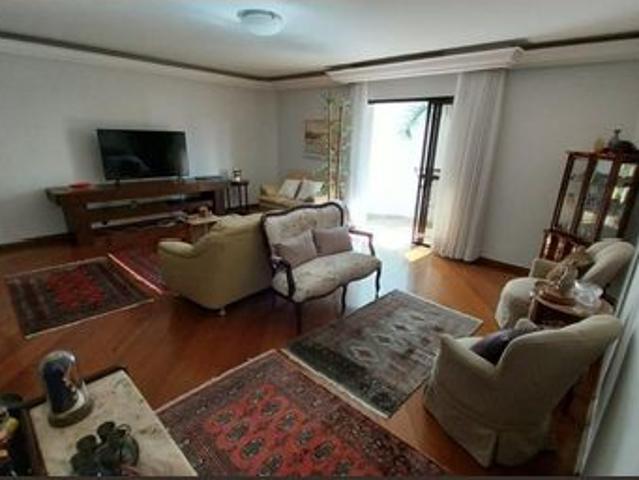 Apartamento para alugar com 230m², 4 quartos e 4 vagas