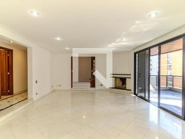 Apartamento para alugar com 245m², 4 quartos e 3 vagas