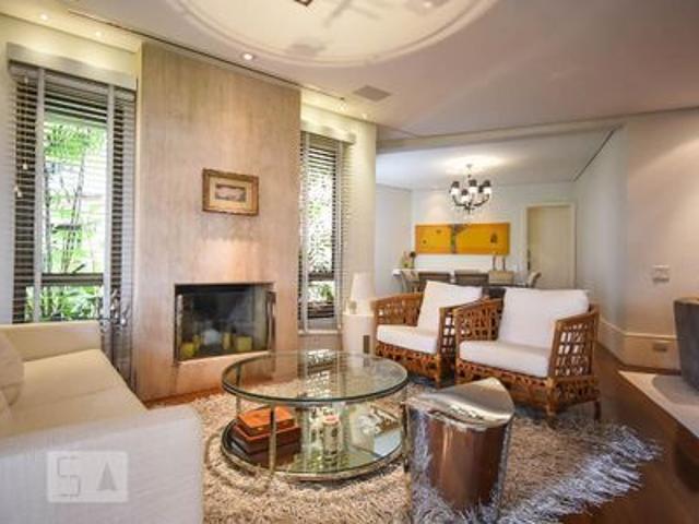 Apartamento para alugar com 240m², 4 quartos e 4 vagas