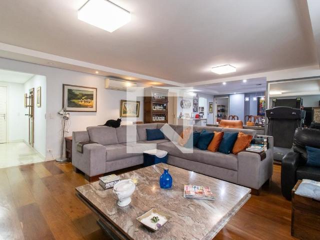 Apartamento para alugar com 240m², 4 quartos e 2 vagas