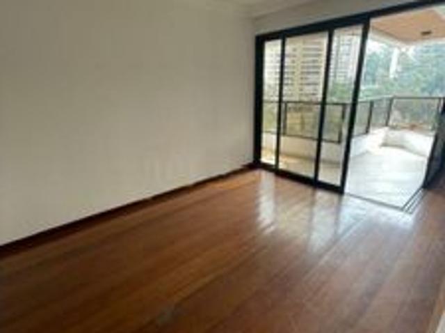 Apartamento para alugar com 242m², 4 quartos e 4 vagas