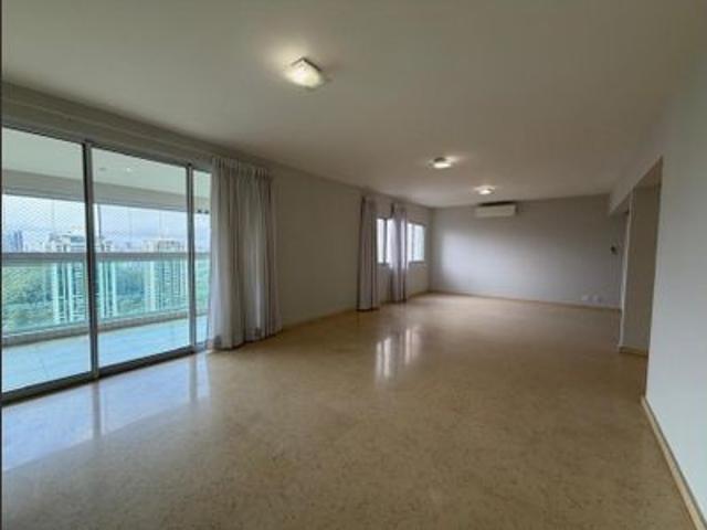 Apartamento para alugar com 255m², 4 quartos e 4 vagas