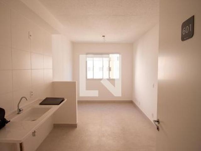 Apartamento para alugar com 33m², 2 quartos e sem vaga
