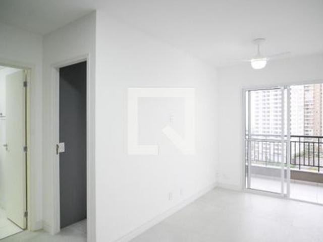 Apartamento para alugar com 34m², 1 quarto e sem vaga