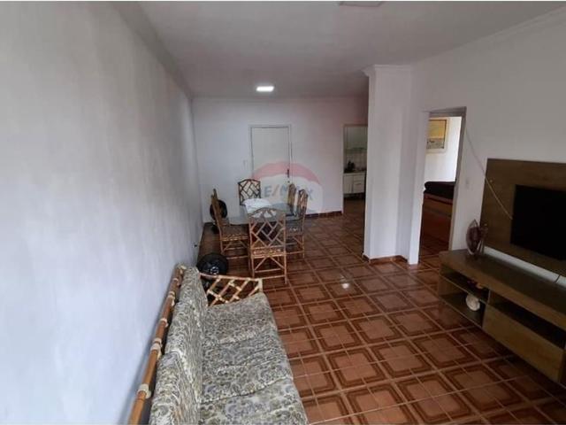 Apartamento Para Alugar Em ótima Região da Enseada! Próximo à praia!