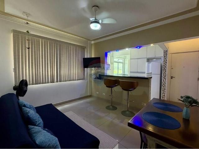 Apartamento para alugar na Praia do Tombo – Guarujá | 1 dormitório reformado e mobiliado