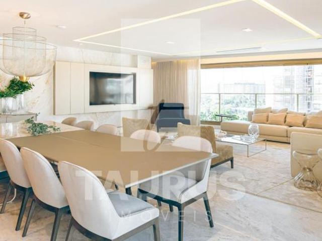 Apartamento para comprar com 3 suites e 3 vagas, 220m², em Moema, São Paulo SP