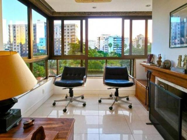 Apartamento para comprar no Moinhos de Vento com 2 dormitórios 1suíte