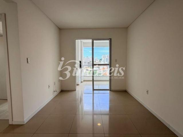 Apartamento Para Locação Anual, Semimobiliado, Com 2 Quartos Sendo Uma Suíte, 1 Vaga de Garagem, R