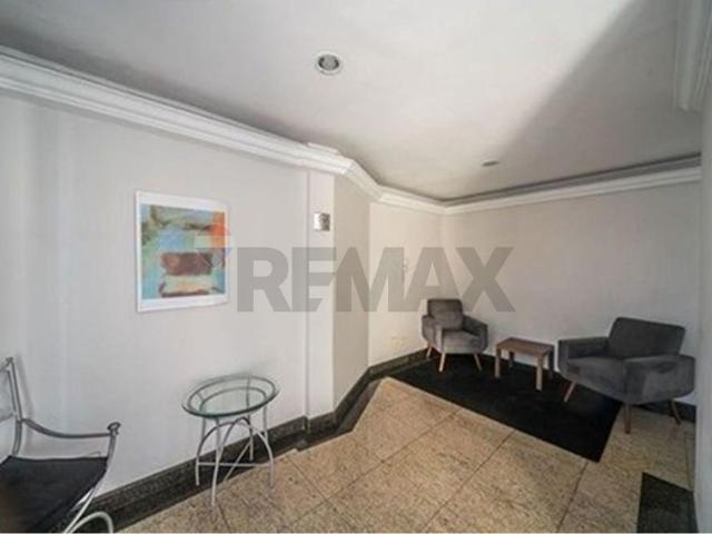 Apartamento para locação com 01 dormitório, 01 vaga de garagem fixa e coberta, 2 banheiros 1 social e 1 de serviço