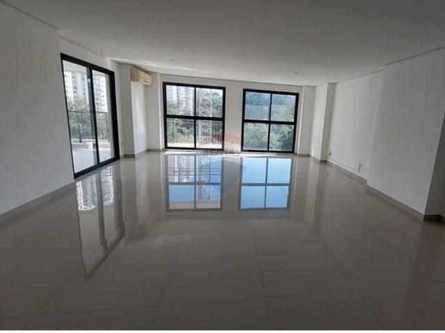 Apartamento para locação com 370 m², 4 suítes e 5 vagas Jardim Marajoara/SP