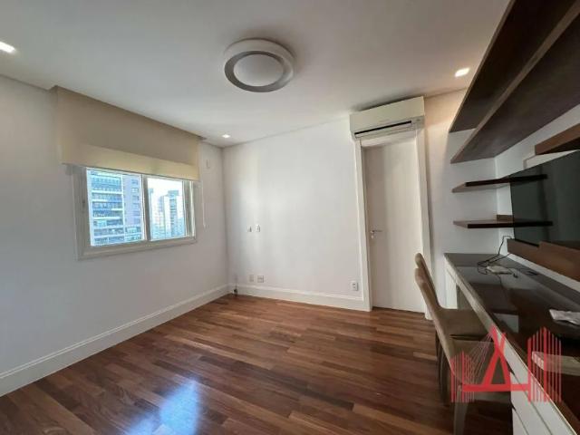 Apartamento para Locação com 4 dormitórios, 4 vagas de garagem, com 319 m² Vila Nova Conceição