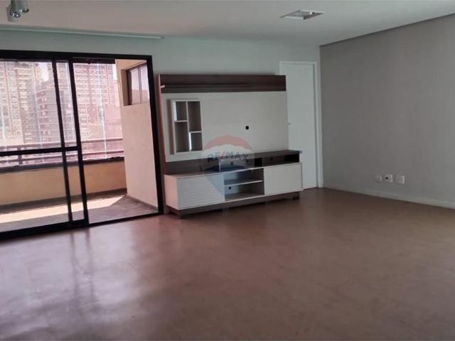 Apartamento para locação com 96m², 2 suítes, 2 vagas de garagem. Excelente localização