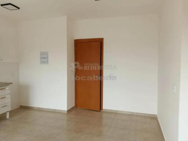 Apartamento para locação e venda no condomínio Naif com 02 dormitórios e cozinha com armários
