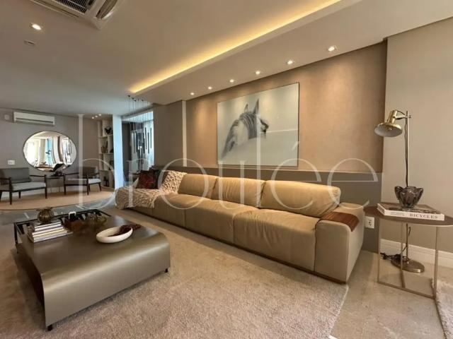 Apartamento para Locação em Balneário Camboriú/SC Centro 4 Quartos