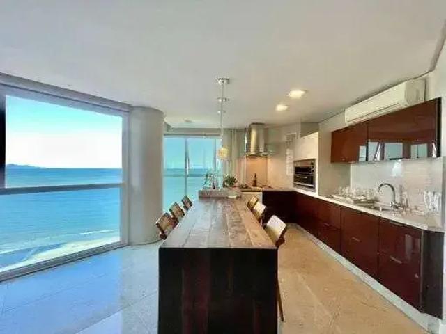Apartamento para Locação em Balneário Camboriú/SC Frente do Mar 4 Quartos