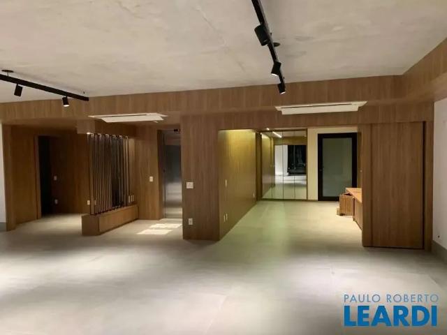 Apartamento para Locação em Barueri/SP Alphaville 4 Quartos