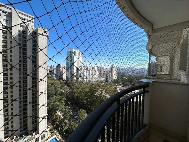 Apartamento para Locação em Barueri/SP Alphaville Centro Industrial e Empresarial/Alphaville. 3 Quartos