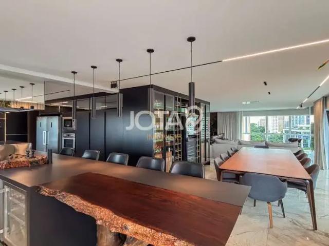 Apartamento para Locação em Curitiba/PR Água Verde 4 Quartos