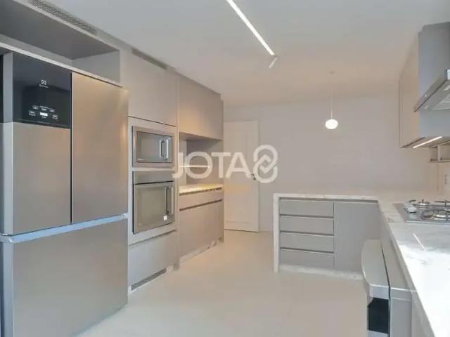 Apartamento para Locação em Curitiba/PR Água Verde 4 Quartos