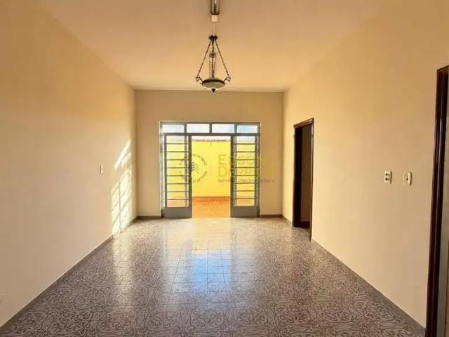 Apartamento para Locação em Pindamonhangaba/SP Centro 5 Quartos