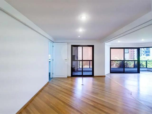 Apartamento para Locação em São Paulo/SP Moema 3 Quartos