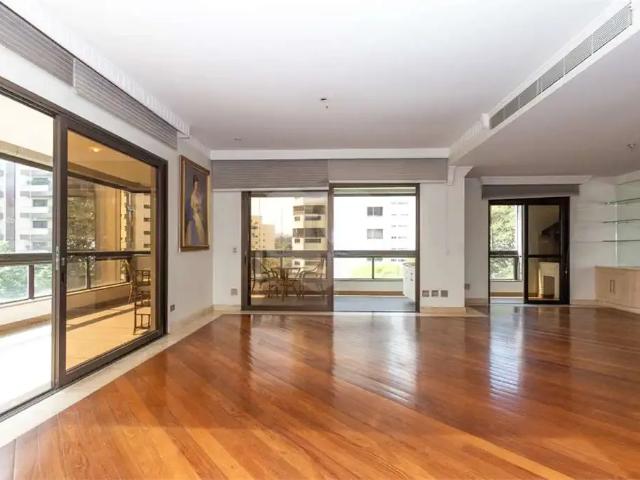 Apartamento para Locação em São Paulo/SP Moema 4 Quartos