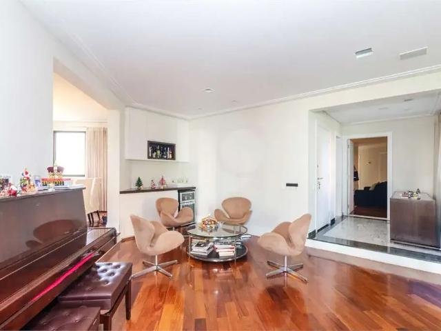 Apartamento para Locação em São Paulo/SP Moema 4 Quartos