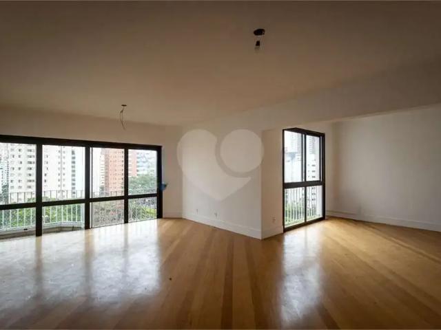 Apartamento para Locação em São Paulo/SP Moema 3 Quartos