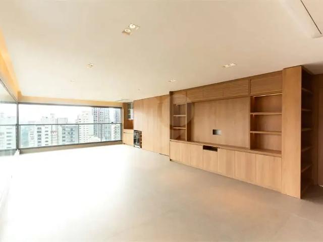 Apartamento para Locação em São Paulo/SP Moema 3 Quartos