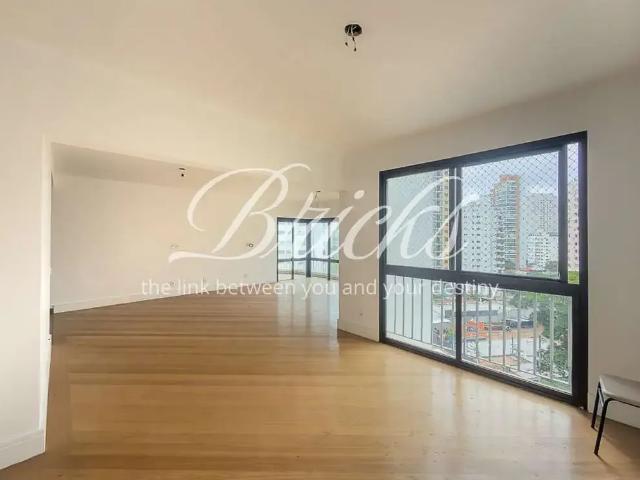 Apartamento para Locação em São Paulo/SP Moema 3 Quartos