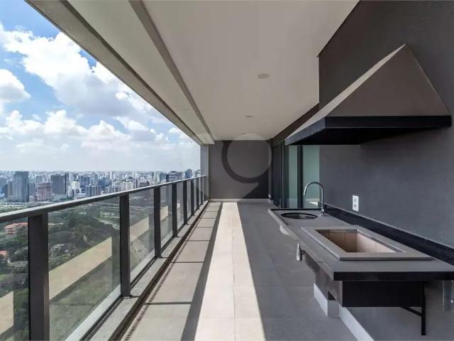 Apartamento para Locação em São Paulo/SP Morumbi 4 Quartos