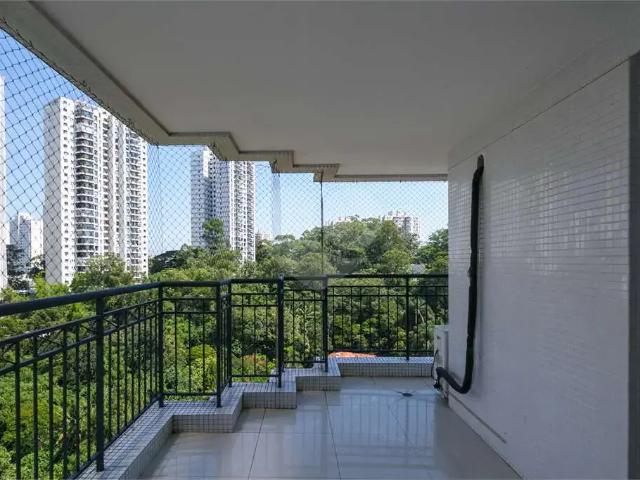 Apartamento para Locação em São Paulo/SP Santo Amaro 4 Quartos