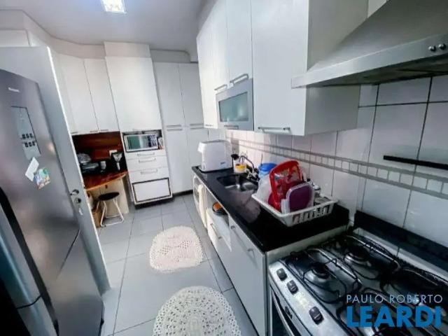 Apartamento para Locação em Santana de Parnaíba/SP Tamboré 3 Quartos