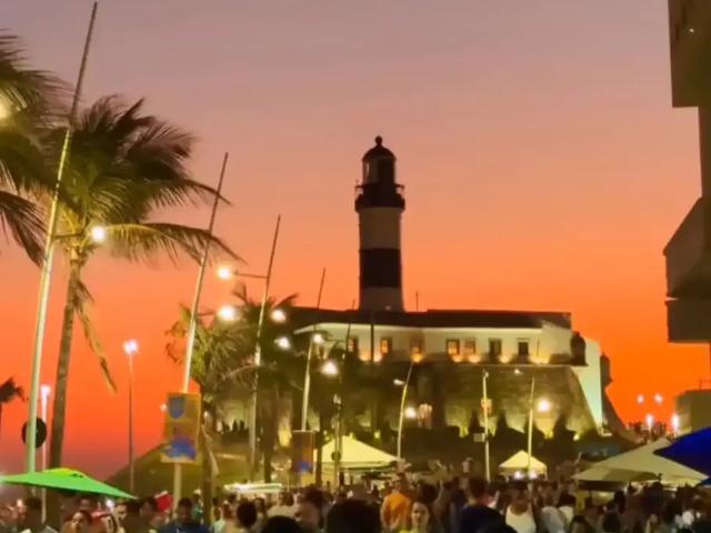 Apartamento para Locação em Salvador/BA Barra 3 Quartos