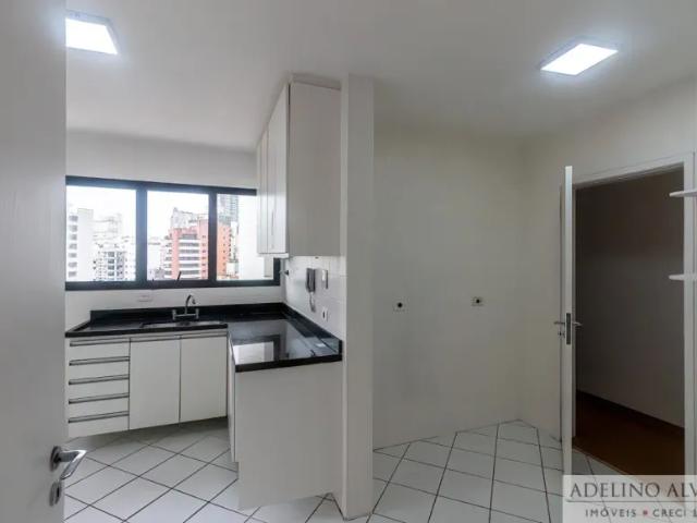 Apartamento para locação no Itaim Bibi, 4 dormitórios e 143 m ²