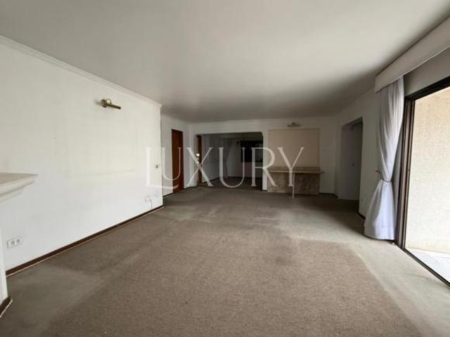 Apartamento para reforma no Jardim Paulista com 140 m², 3 dormitórios e 2 vagas em condomínio com la