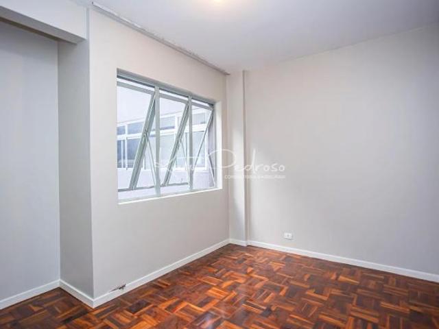 Apartamento para retrofit, no centro de Curitiba