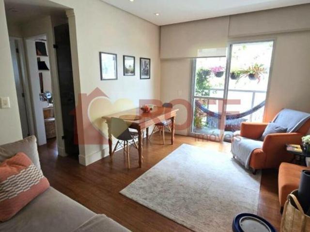 Apartamento para venda no Brooklin com 2 dormitórios, suíte, varanda e 2 vagas de garagem fixas