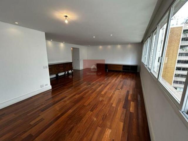 Apartamento para venda no Itaim Bibi com excelente localização e grande potencial de modernização