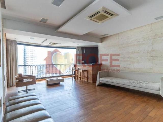 Apartamento para venda no Jardim Paulista com 4 quartos, sendo 3 suítes, 245m² e 4 vagas de garagem