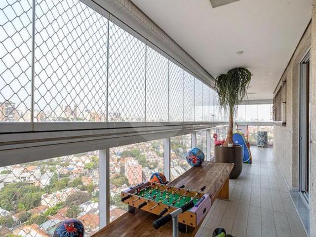 Apartamento para Venda com 261 m², 4 suítes, 4 vagas na Vila Madalena SP