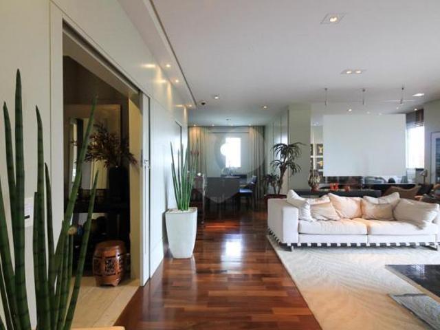 Apartamento para venda com 264 m², 4 dormitórios, 4 vagas, Alto de Pinheiros SP