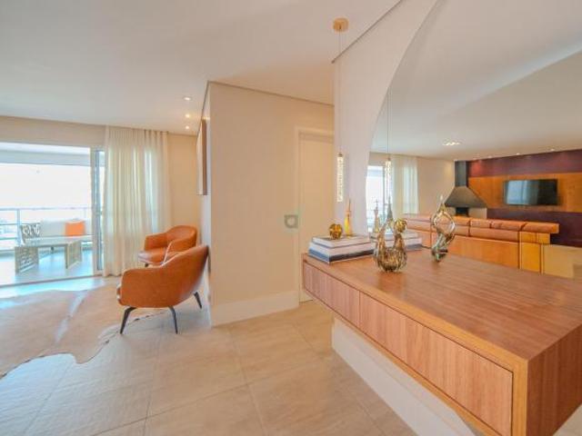 Apartamento para venda com 3 suítes em Alphaville Santana de Parnaíba
