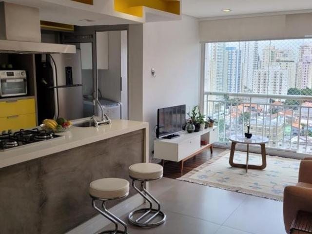 Apartamento para venda com dois quartos e 1 vaga de garagem. Pronto para morar! Próximo do Metrô Saú