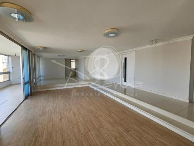 Apartamento para venda de frente para Praça no Cambuí em Campinas Façanha imóveis Campinas