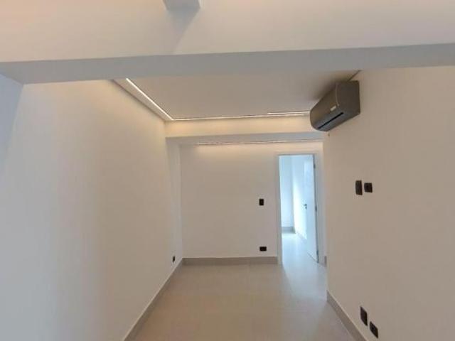 Apartamento para venda de 3 quartos c suíte 68m² totalmente reformado modernizado na ponta da Praia!