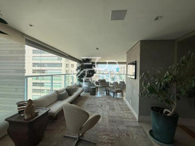 Apartamento para venda e aluguel em Vila Uberabinha de 335.00m² com 4 Quartos, 4 Suites e 4 Garagens