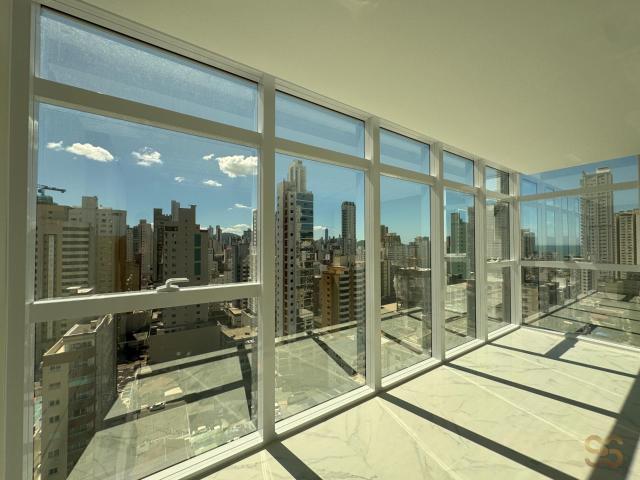 Apartamento para venda e aluguel em Centro em Balneário Camboriú Santa Catarina de 142.00m² com 4 Quartos, 2 Suítes e 3 Garagens