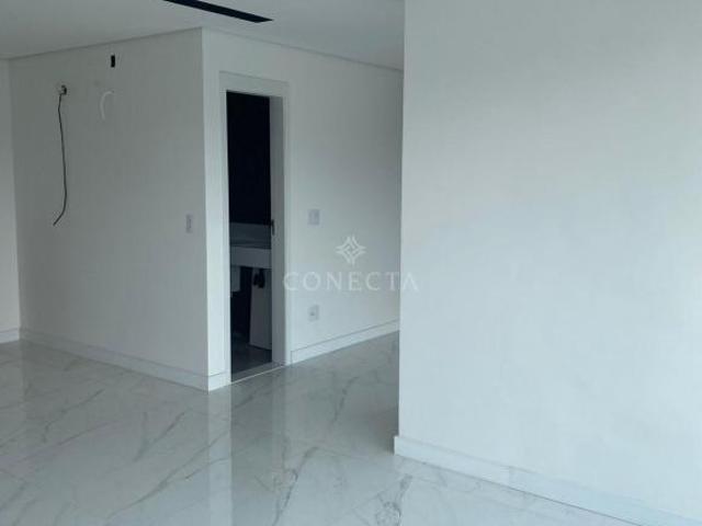 Apartamento para Venda e Locação com 2 Quartos no Wave